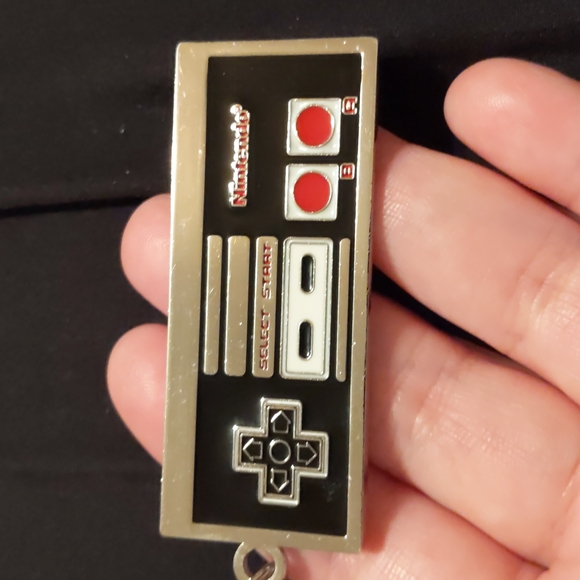 Nintendo | Accessories | Nes 29 Metal Nintendo Controller Keychain ...